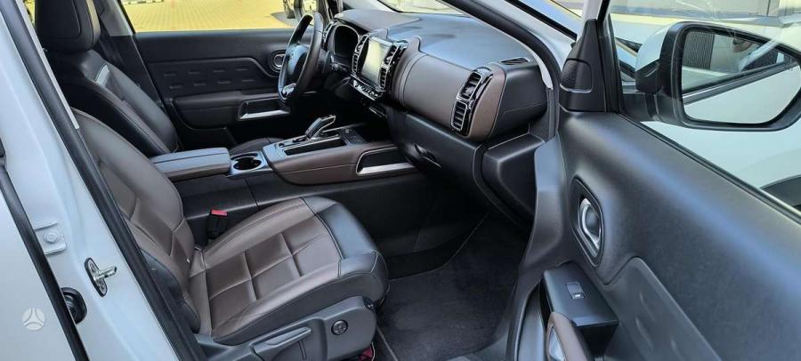 White Citroen C5 Aircross 2019 in Siauliai, with an engine capacity of 1.50 L and mileage of 284 thousand km for 13950 €, photo 12 on AUTOMOTO.COM.LV