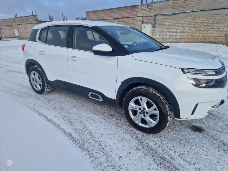 White Citroen C5 Aircross 2020 in Taurage, with an engine capacity of 1.20 L and mileage of 33 thousand km for 9300 €, photo 1 on AUTOMOTO.COM.LV