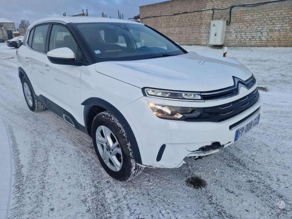 White Citroen C5 Aircross 2020 in Taurage, with an engine capacity of 1.20 L and mileage of 33 thousand km for 9300 €, photo 2 on AUTOMOTO.COM.LV