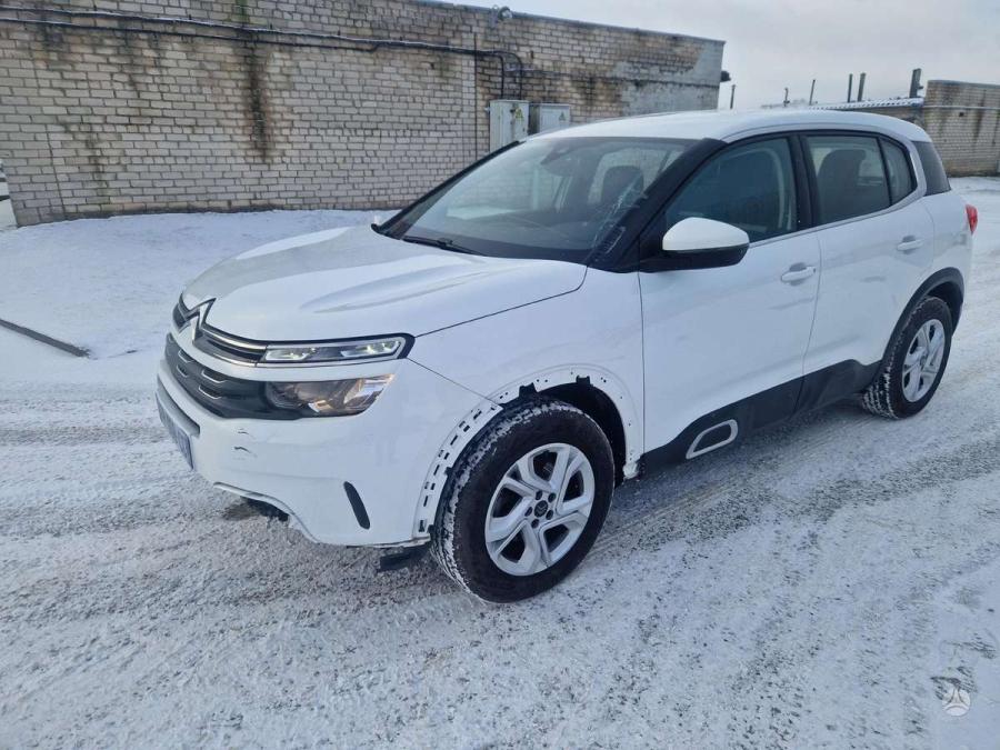 White Citroen C5 Aircross 2020 in Taurage, with an engine capacity of 1.20 L and mileage of 33 thousand km for 9300 €, photo 4 on AUTOMOTO.COM.LV