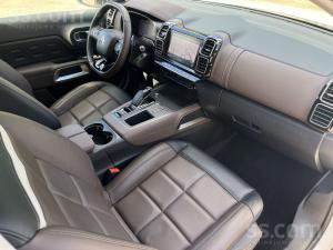 White Citroen C5 Aircross 2020 in Jelgava, with an engine capacity of 1.60 L and mileage of 190 thousand km for 13990 €, photo 15 on AUTOMOTO.COM.LV