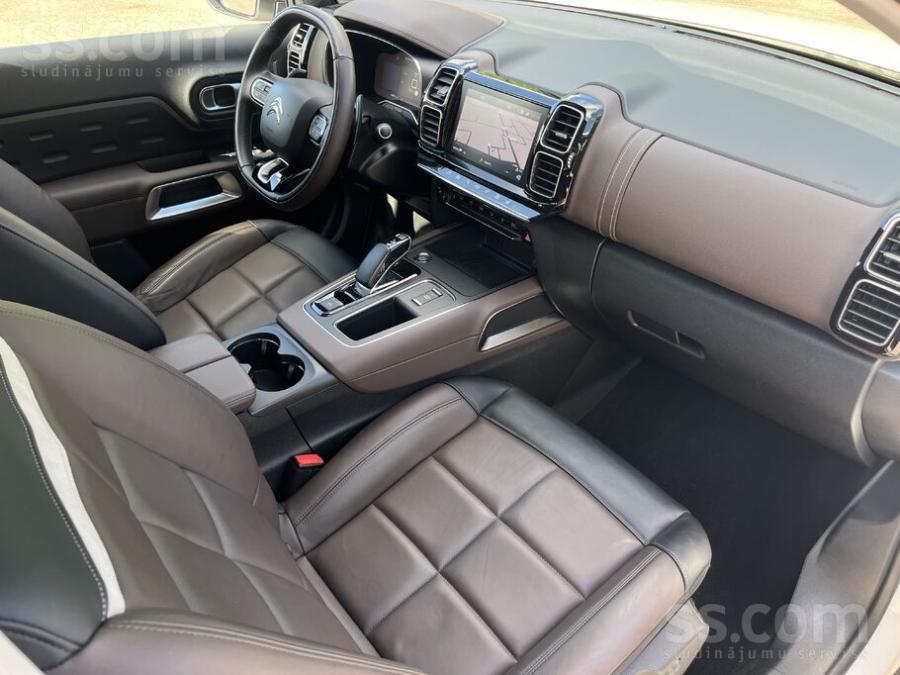 White Citroen C5 Aircross 2020 in Jelgava, with an engine capacity of 1.60 L and mileage of 190 thousand km for 13990 €, photo 15 on AUTOMOTO.COM.LV