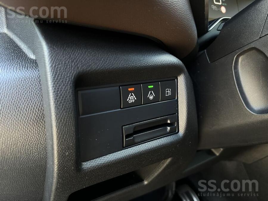 White Citroen C5 Aircross 2020 in Jelgava, with an engine capacity of 1.60 L and mileage of 190 thousand km for 13990 €, photo 18 on AUTOMOTO.COM.LV