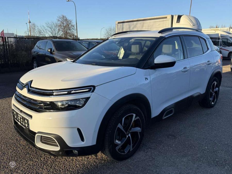 White Citroen C5 Aircross 2021 in Vilnius, with an engine capacity of 1.60 L and mileage of 87 thousand km for 15850 €, photo 1 on AUTOMOTO.COM.LV