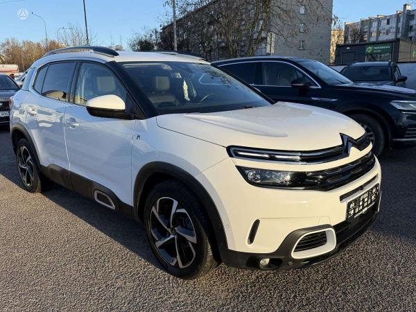 Белый Ситроен C5 Aircross 2021 в Вильнюс, объемом двигателя 1.60 л и пробегом 87 тыс. км за 15850 €, фото 2 на AUTOMOTO.COM.LV