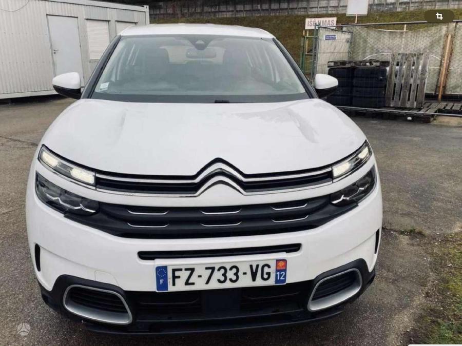 White Citroen C5 Aircross 2021 in Vilnius, with an engine capacity of 1.50 L and mileage of 156 thousand km for 11500 €, photo 3 on AUTOMOTO.COM.LV