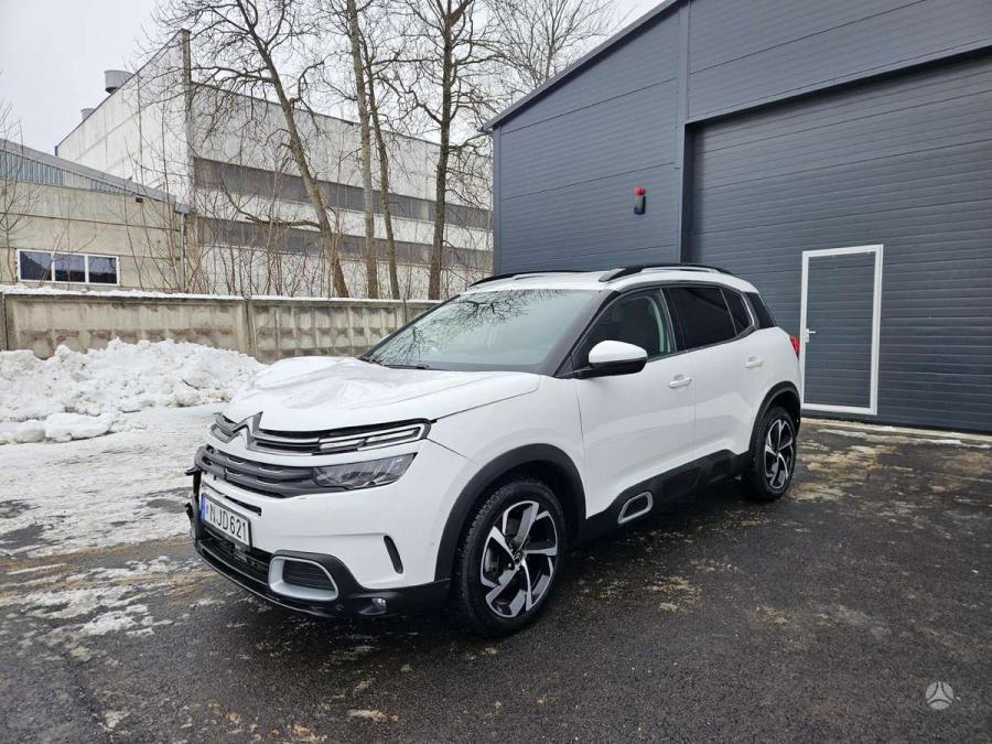 Balts Citroen C5 Aircross 2021 Kauņa, ar dzinēja tilpumu 1.50 L un nobraukumu 32 tūkst. km par 6600 €, foto 1 vietnē AUTOMOTO.COM.LV