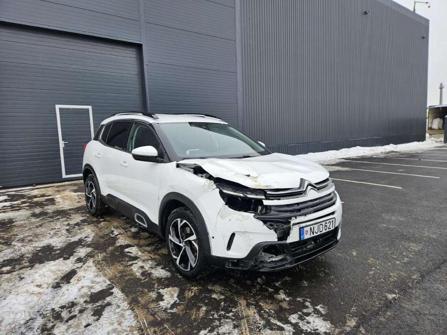 Balts Citroen C5 Aircross 2021 Kauņa, ar dzinēja tilpumu 1.50 L un nobraukumu 32 tūkst. km par 6600 €, foto 3 vietnē AUTOMOTO.COM.LV