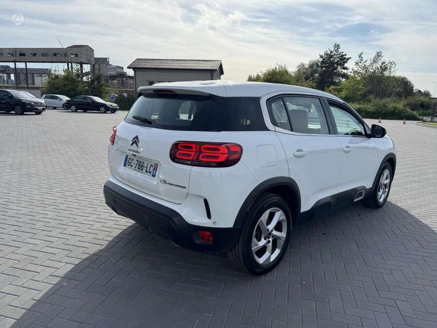 White Citroen C5 Aircross 2021 in Telschi, with an engine capacity of 1.50 L and mileage of 253 thousand km for 10999 €, photo 8 on AUTOMOTO.COM.LV