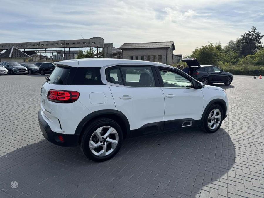 White Citroen C5 Aircross 2021 in Telschi, with an engine capacity of 1.50 L and mileage of 253 thousand km for 10999 €, photo 9 on AUTOMOTO.COM.LV