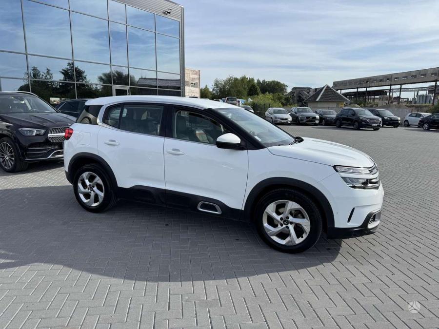 White Citroen C5 Aircross 2021 in Telschi, with an engine capacity of 1.50 L and mileage of 253 thousand km for 10999 €, photo 10 on AUTOMOTO.COM.LV