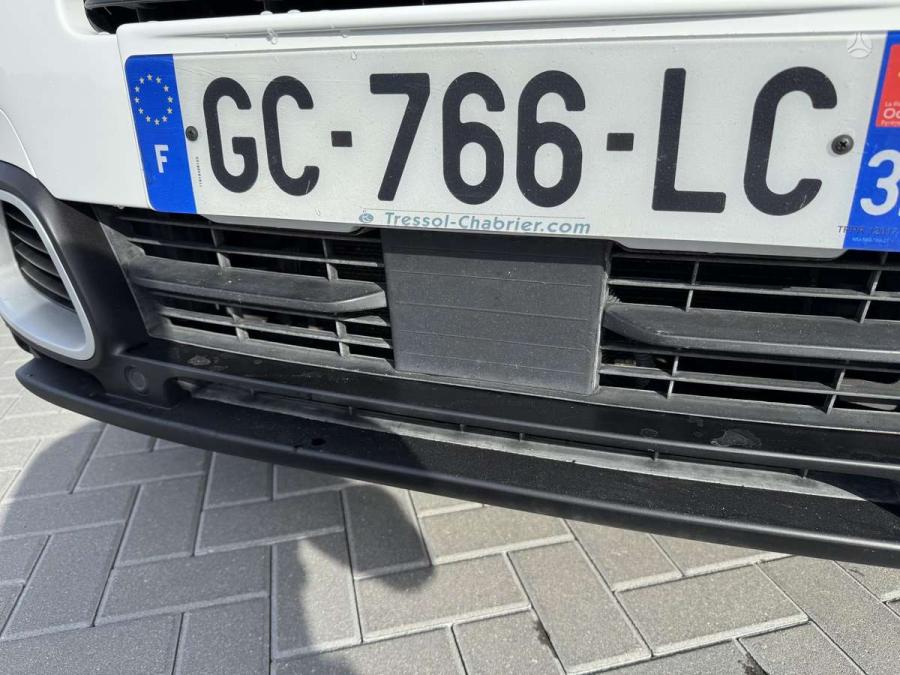 White Citroen C5 Aircross 2021 in Telschi, with an engine capacity of 1.50 L and mileage of 253 thousand km for 10999 €, photo 13 on AUTOMOTO.COM.LV
