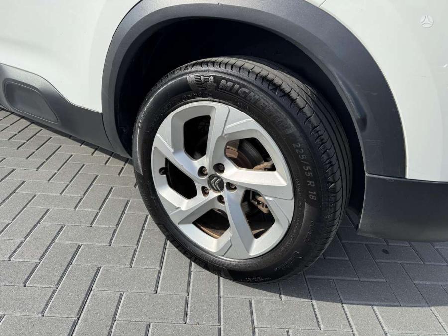 White Citroen C5 Aircross 2021 in Telschi, with an engine capacity of 1.50 L and mileage of 253 thousand km for 10999 €, photo 15 on AUTOMOTO.COM.LV