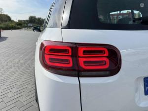 White Citroen C5 Aircross 2021 in Telschi, with an engine capacity of 1.50 L and mileage of 253 thousand km for 10999 €, photo 17 on AUTOMOTO.COM.LV