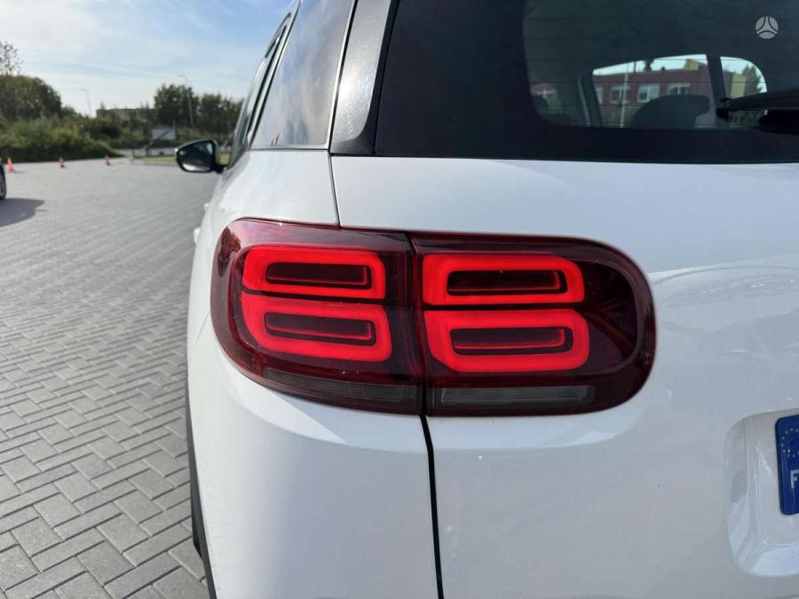 White Citroen C5 Aircross 2021 in Telschi, with an engine capacity of 1.50 L and mileage of 253 thousand km for 10999 €, photo 17 on AUTOMOTO.COM.LV