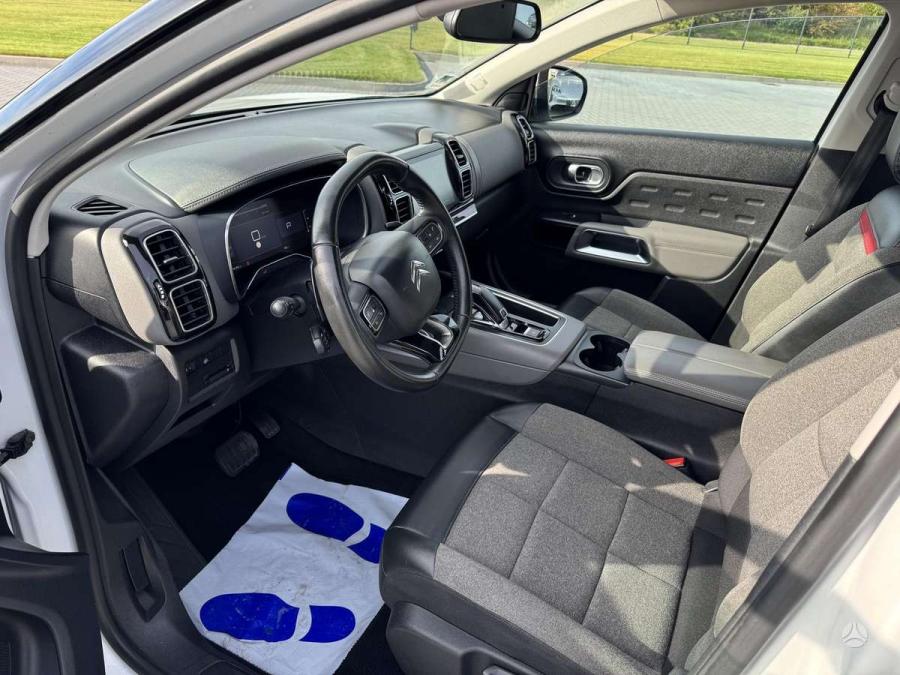 White Citroen C5 Aircross 2021 in Telschi, with an engine capacity of 1.50 L and mileage of 253 thousand km for 10999 €, photo 22 on AUTOMOTO.COM.LV
