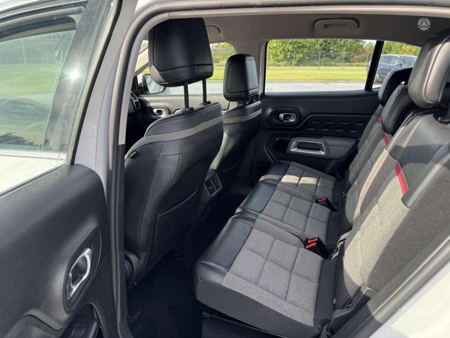 White Citroen C5 Aircross 2021 in Telschi, with an engine capacity of 1.50 L and mileage of 253 thousand km for 10999 €, photo 25 on AUTOMOTO.COM.LV