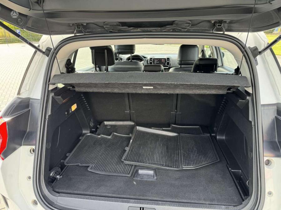 White Citroen C5 Aircross 2021 in Telschi, with an engine capacity of 1.50 L and mileage of 253 thousand km for 10999 €, photo 26 on AUTOMOTO.COM.LV