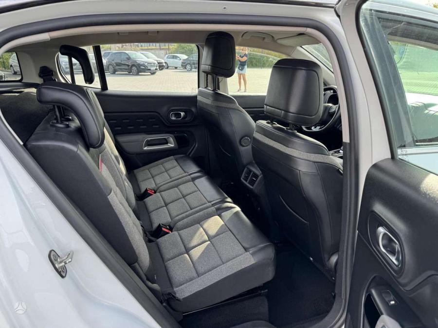White Citroen C5 Aircross 2021 in Telschi, with an engine capacity of 1.50 L and mileage of 253 thousand km for 10999 €, photo 27 on AUTOMOTO.COM.LV