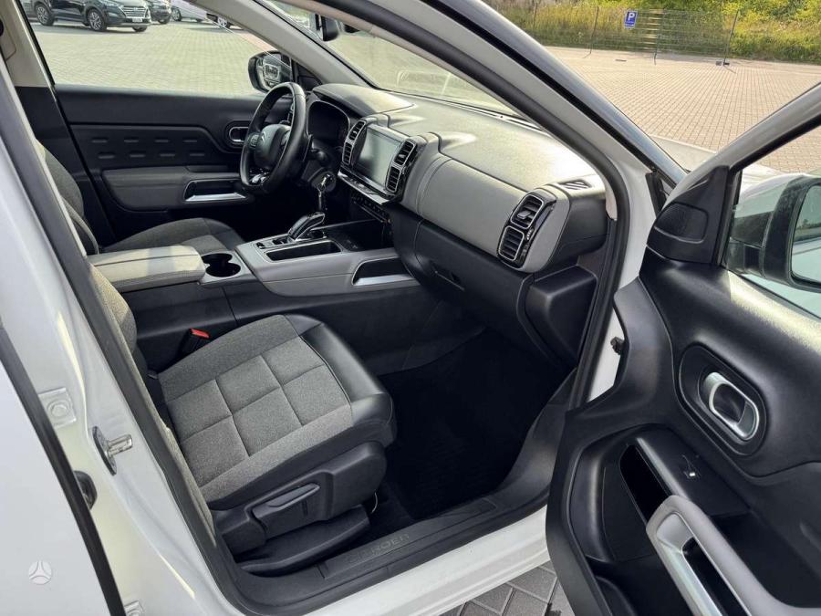 White Citroen C5 Aircross 2021 in Telschi, with an engine capacity of 1.50 L and mileage of 253 thousand km for 10999 €, photo 28 on AUTOMOTO.COM.LV