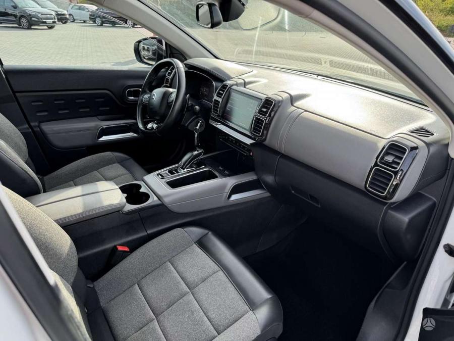 White Citroen C5 Aircross 2021 in Telschi, with an engine capacity of 1.50 L and mileage of 253 thousand km for 10999 €, photo 29 on AUTOMOTO.COM.LV