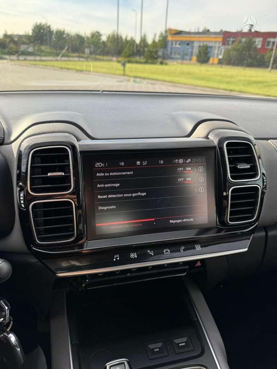 White Citroen C5 Aircross 2021 in Telschi, with an engine capacity of 1.50 L and mileage of 253 thousand km for 10999 €, photo 30 on AUTOMOTO.COM.LV
