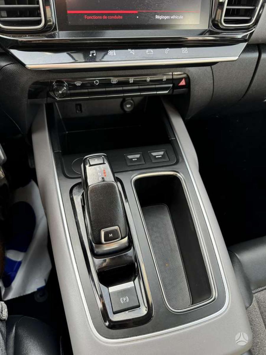 White Citroen C5 Aircross 2021 in Telschi, with an engine capacity of 1.50 L and mileage of 253 thousand km for 10999 €, photo 31 on AUTOMOTO.COM.LV
