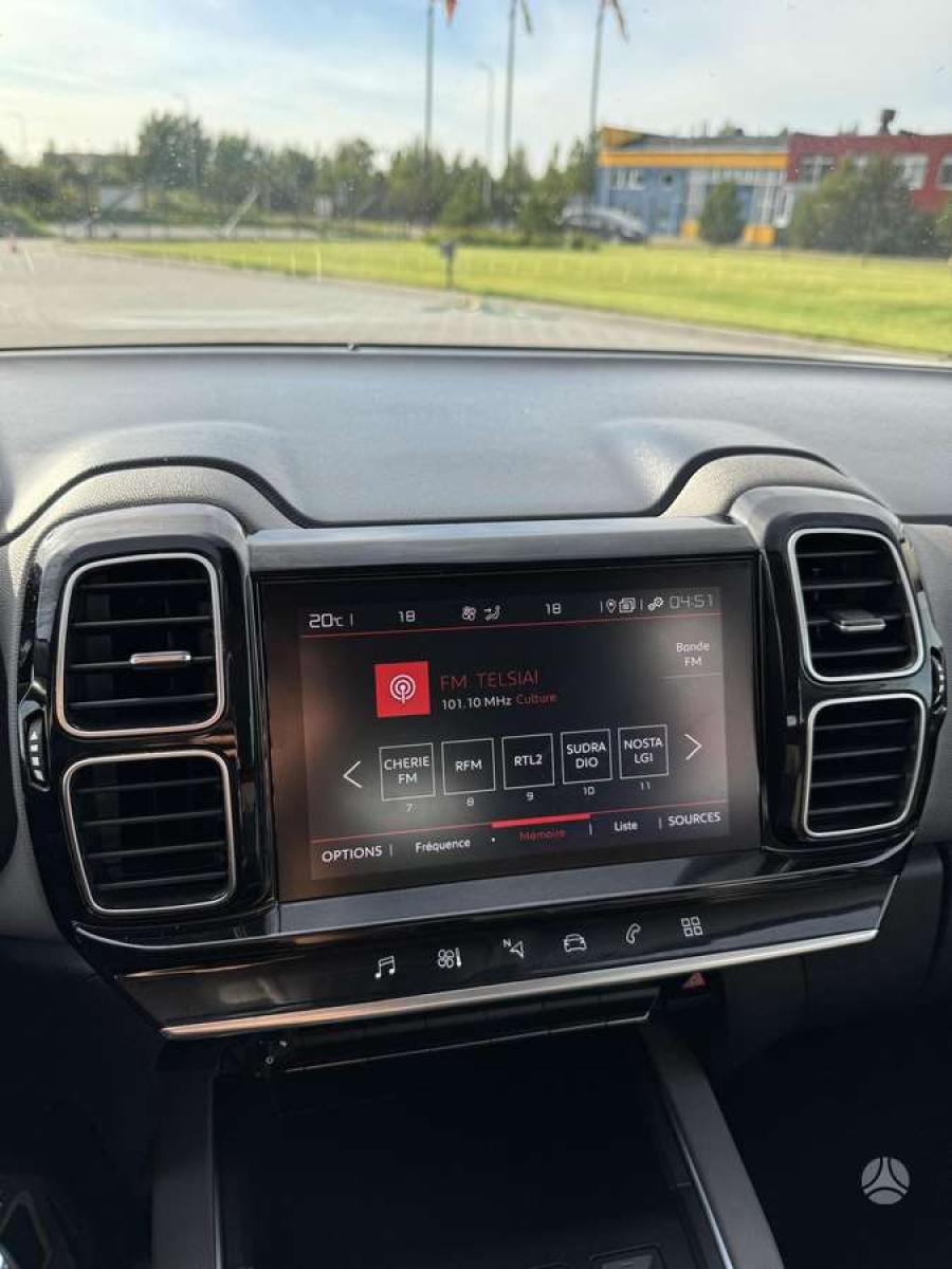 White Citroen C5 Aircross 2021 in Telschi, with an engine capacity of 1.50 L and mileage of 253 thousand km for 10999 €, photo 33 on AUTOMOTO.COM.LV