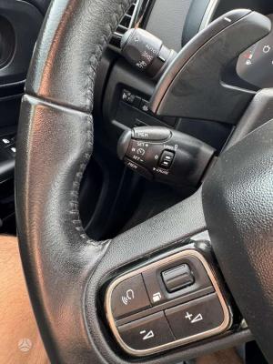 White Citroen C5 Aircross 2021 in Telschi, with an engine capacity of 1.50 L and mileage of 253 thousand km for 10999 €, photo 42 on AUTOMOTO.COM.LV