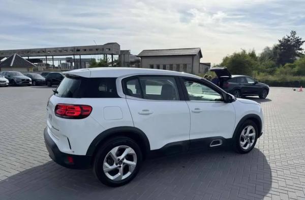 White Citroen C5 Aircross 2021 in Telschi, with an engine capacity of 1.50 L and mileage of 253 thousand km for 10990 €, photo 10 on AUTOMOTO.COM.LV