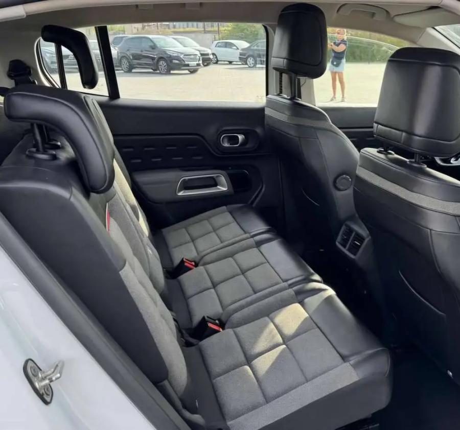 Balts Citroen C5 Aircross 2021 Telšiai, ar dzinēja tilpumu 1.50 L un nobraukumu 253 tūkst. km par 10990 €, foto 17 vietnē AUTOMOTO.COM.LV