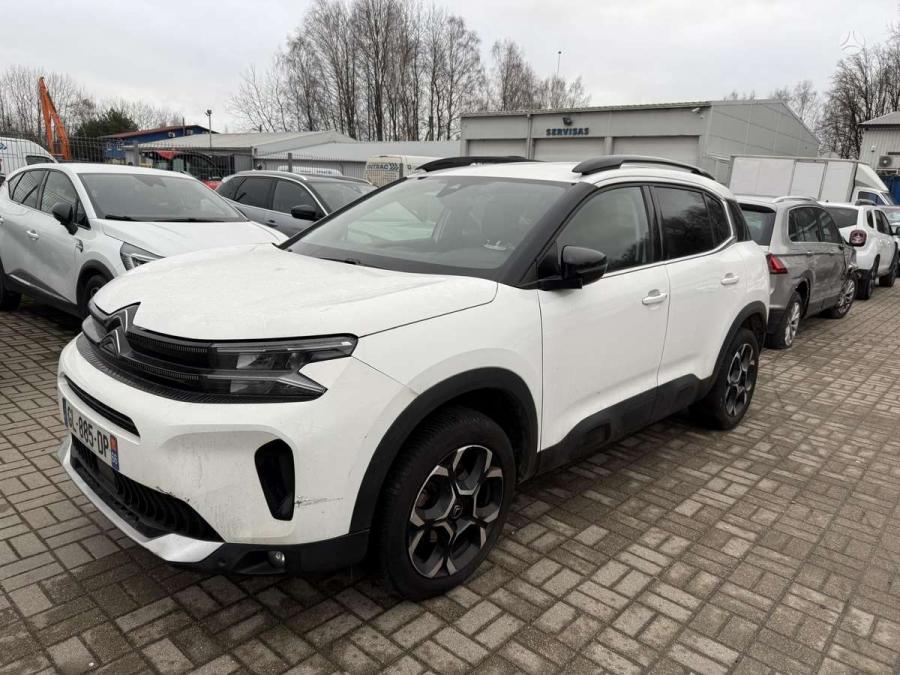 White Citroen C5 Aircross 2022 in Kaunas, with an engine capacity of 1.50 L and mileage of 246 thousand km for 13200 €, photo 1 on AUTOMOTO.COM.LV
