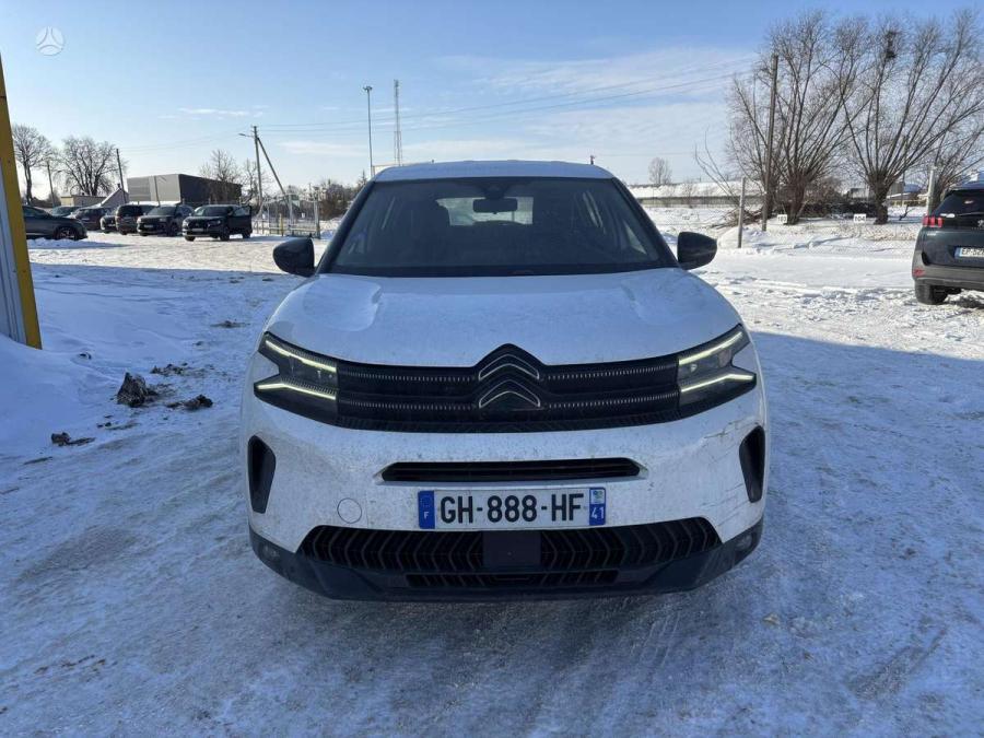 White Citroen C5 Aircross 2022 in Taurage, with an engine capacity of 1.20 L and mileage of 180 thousand km for 12500 €, photo 2 on AUTOMOTO.COM.LV