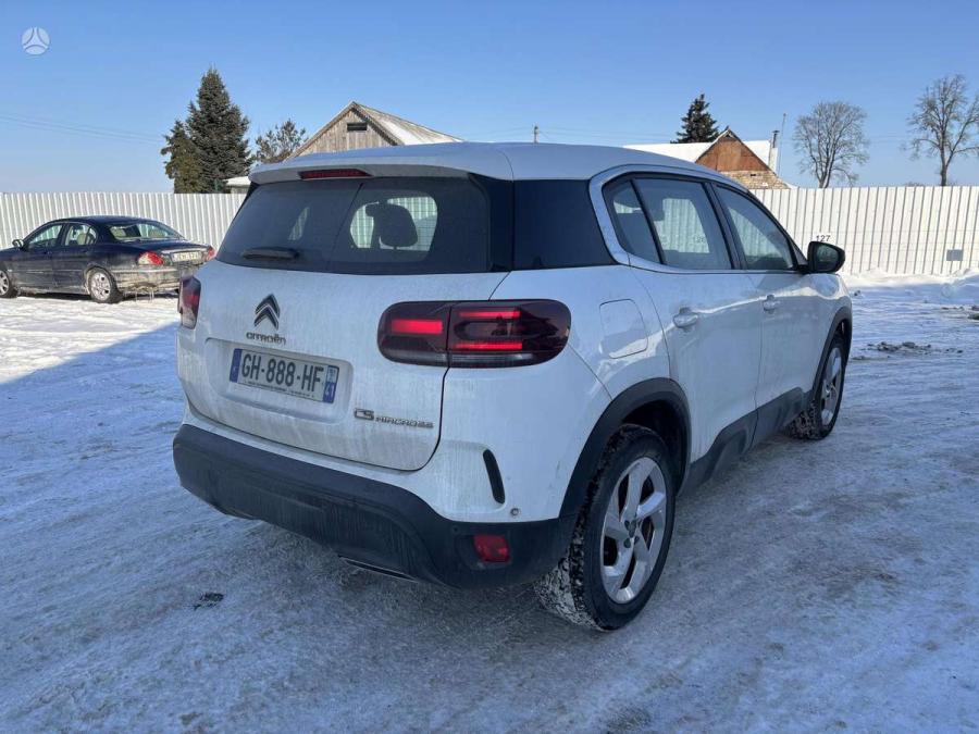 White Citroen C5 Aircross 2022 in Taurage, with an engine capacity of 1.20 L and mileage of 180 thousand km for 12500 €, photo 5 on AUTOMOTO.COM.LV