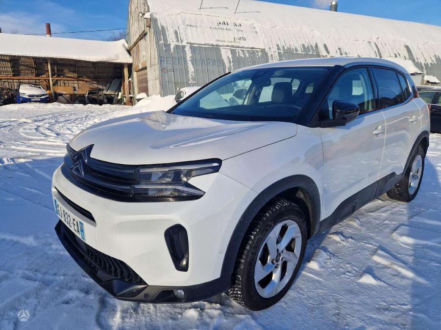 White Citroen C5 Aircross 2022 in Kaunas, with an engine capacity of 1.50 L and mileage of 146 thousand km for 15125 €, photo 1 on AUTOMOTO.COM.LV