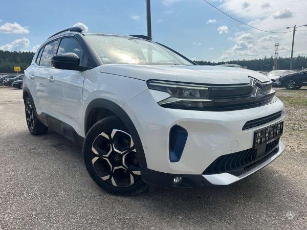 White Citroen C5 Aircross 2022 in Vilnius, with an engine capacity of 1.20 L and mileage of 62 thousand km for 17390 €, photo 2 on AUTOMOTO.COM.LV