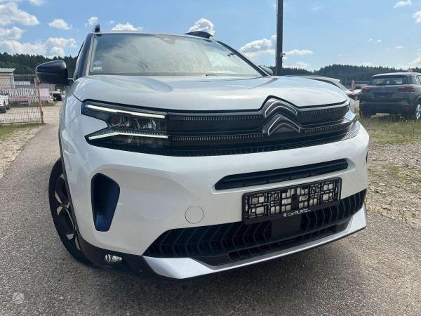 White Citroen C5 Aircross 2022 in Vilnius, with an engine capacity of 1.20 L and mileage of 62 thousand km for 17390 €, photo 5 on AUTOMOTO.COM.LV