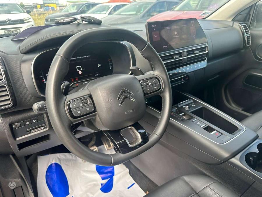 White Citroen C5 Aircross 2022 in Vilnius, with an engine capacity of 1.20 L and mileage of 62 thousand km for 17390 €, photo 13 on AUTOMOTO.COM.LV
