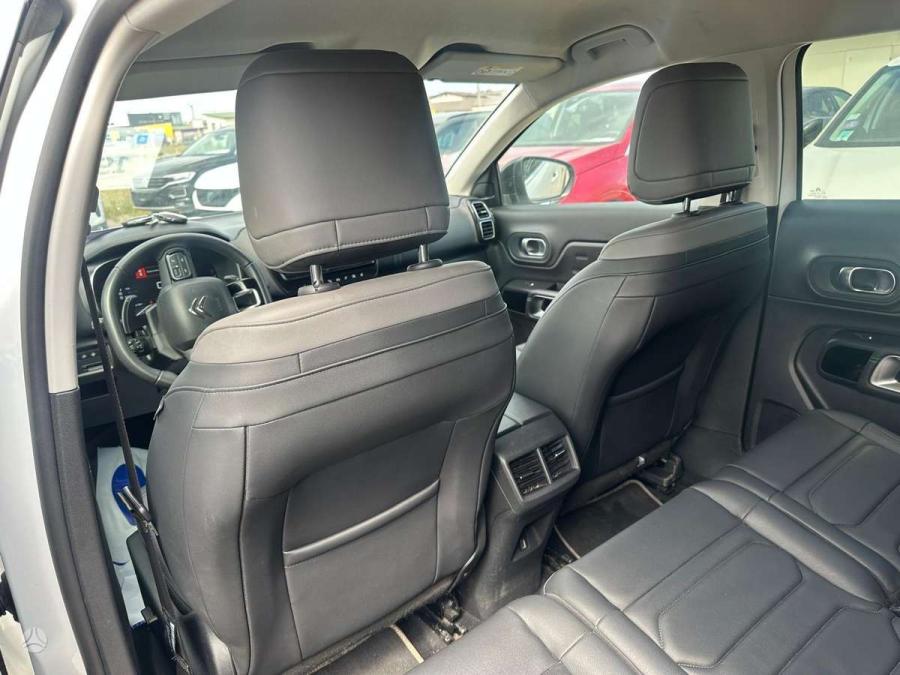 White Citroen C5 Aircross 2022 in Vilnius, with an engine capacity of 1.20 L and mileage of 62 thousand km for 17390 €, photo 20 on AUTOMOTO.COM.LV