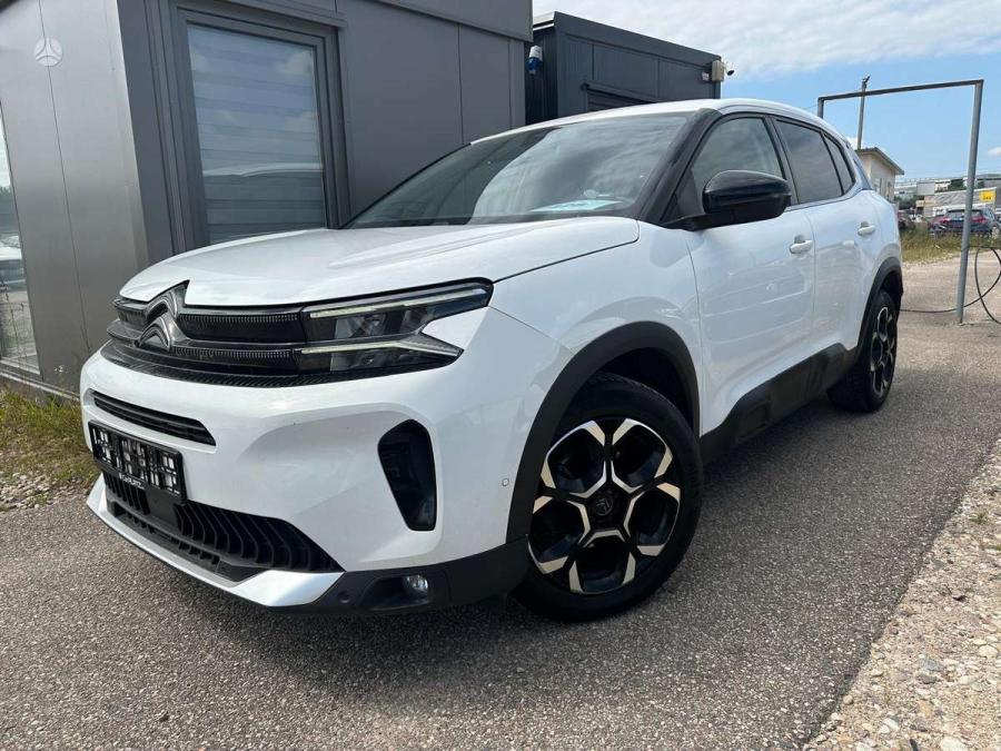 White Citroen C5 Aircross 2022 in Vilnius, with an engine capacity of 1.50 L and mileage of 217 thousand km for 14990 €, photo 3 on AUTOMOTO.COM.LV