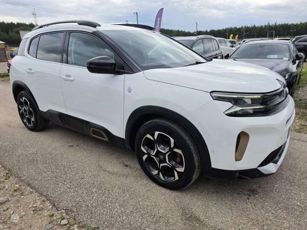 White Citroen C5 Aircross 2022 in Vilnius, with an engine capacity of 1.50 L and mileage of 148 thousand km for 15488 €, photo 2 on AUTOMOTO.COM.LV
