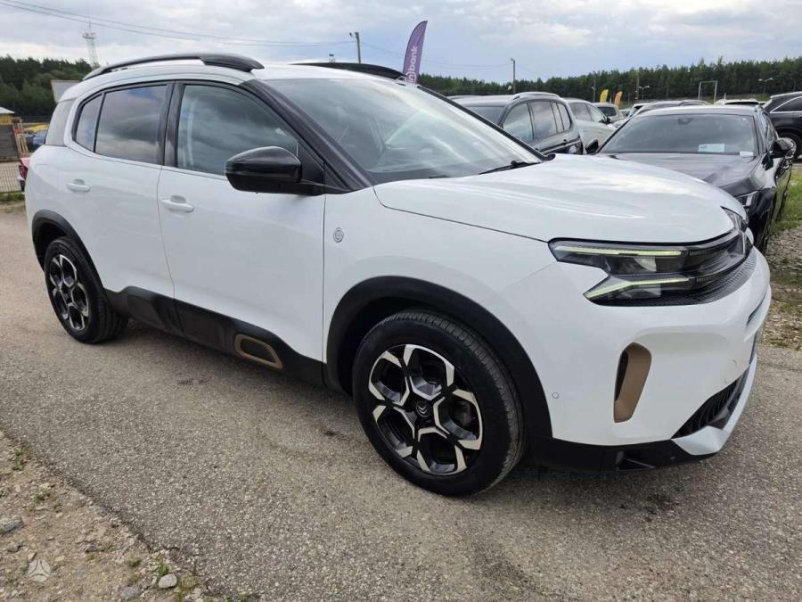 White Citroen C5 Aircross 2022 in Vilnius, with an engine capacity of 1.50 L and mileage of 148 thousand km for 15488 €, photo 3 on AUTOMOTO.COM.LV