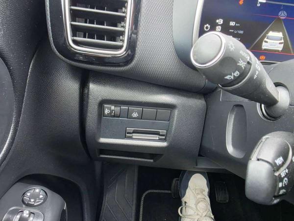 White Citroen C5 Aircross 2022 in Vilnius, with an engine capacity of 1.50 L and mileage of 148 thousand km for 15488 €, photo 8 on AUTOMOTO.COM.LV