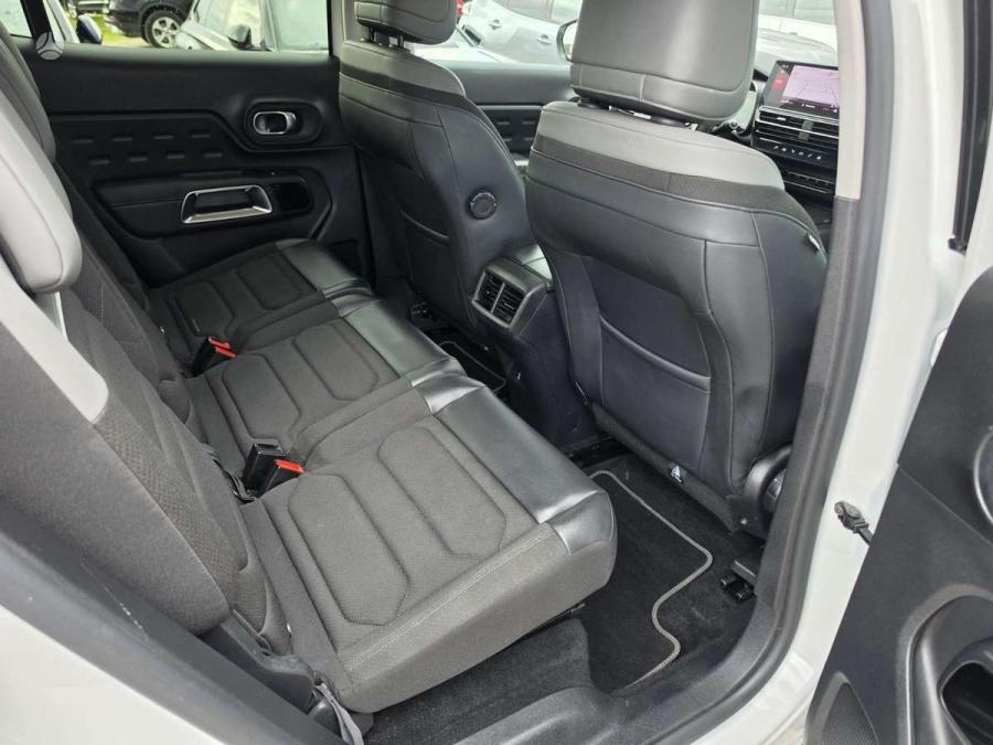 White Citroen C5 Aircross 2022 in Vilnius, with an engine capacity of 1.50 L and mileage of 148 thousand km for 15488 €, photo 19 on AUTOMOTO.COM.LV