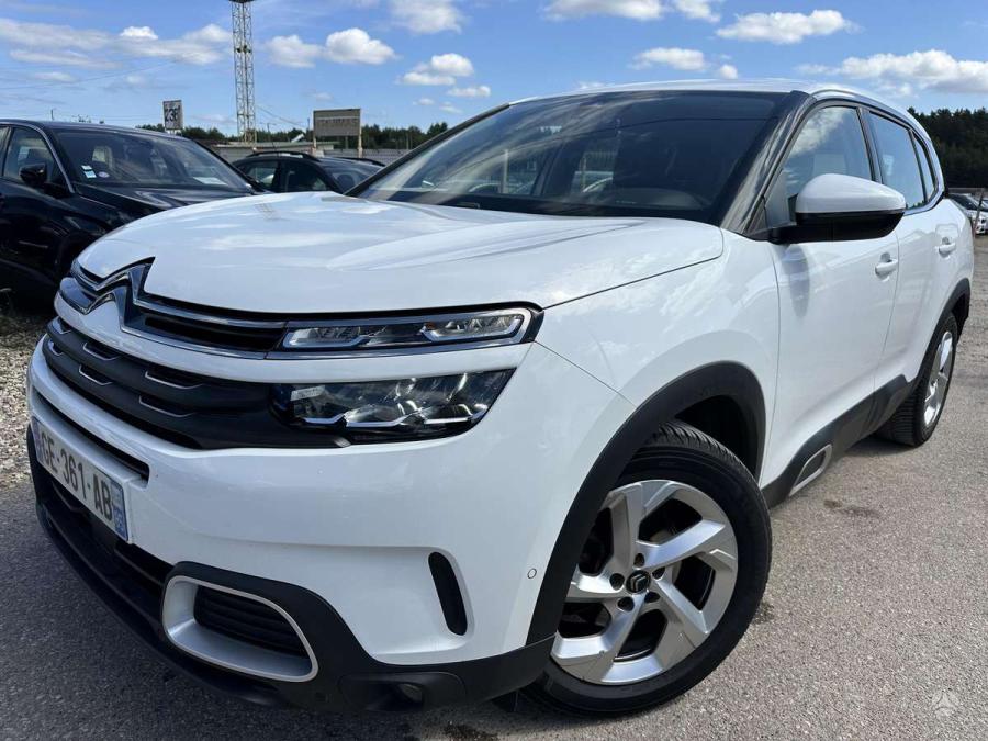 White Citroen C5 Aircross 2022 in Vilnius, with an engine capacity of 1.20 L and mileage of 146 thousand km for 11736 €, photo 1 on AUTOMOTO.COM.LV
