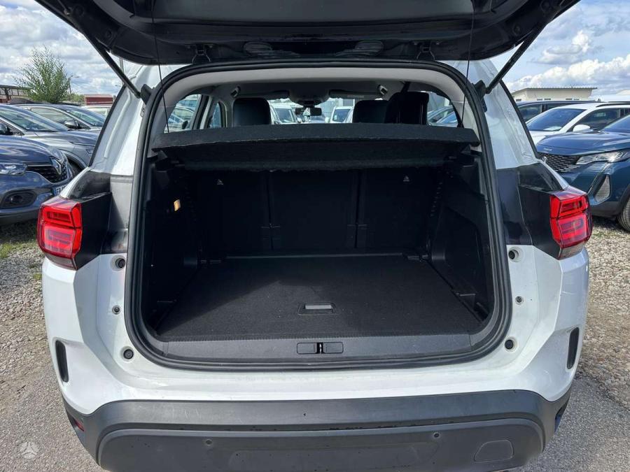 White Citroen C5 Aircross 2022 in Vilnius, with an engine capacity of 1.20 L and mileage of 146 thousand km for 11736 €, photo 9 on AUTOMOTO.COM.LV
