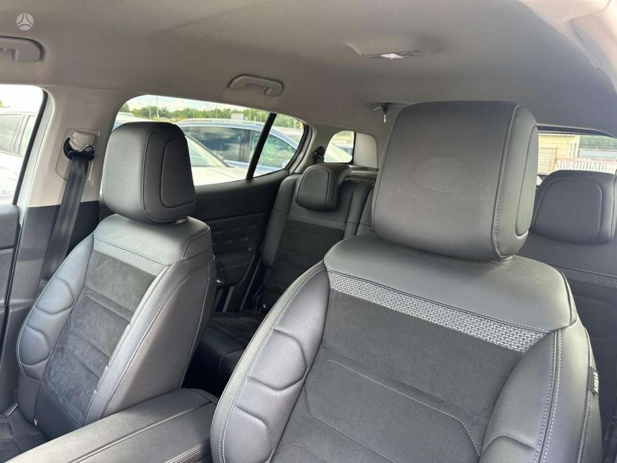 White Citroen C5 Aircross 2022 in Vilnius, with an engine capacity of 1.50 L and mileage of 147 thousand km for 16390 €, photo 17 on AUTOMOTO.COM.LV