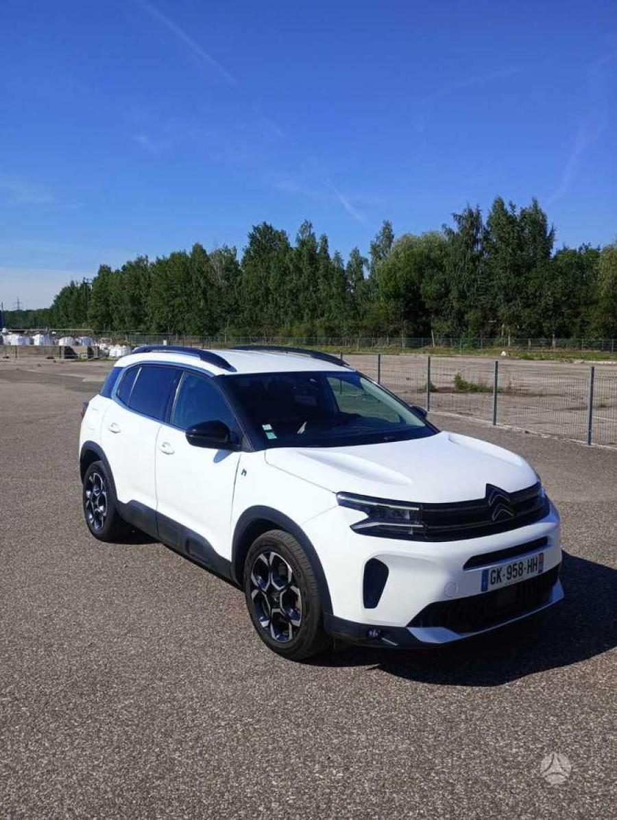 White Citroen C5 Aircross 2022 in Kaunas, with an engine capacity of 1.60 L and mileage of 161 thousand km for 15200 €, photo 1 on AUTOMOTO.COM.LV