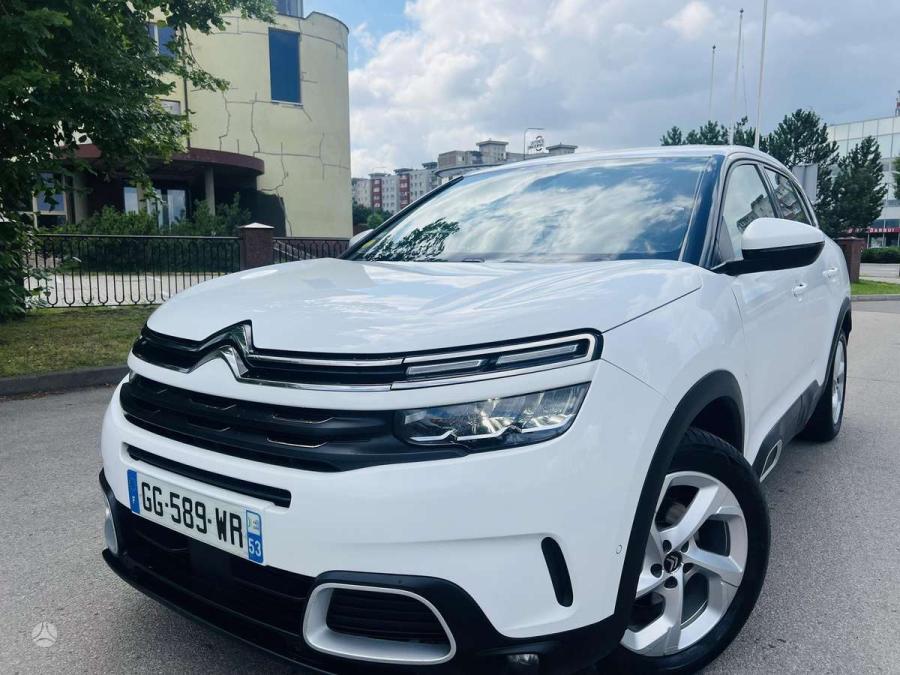 White Citroen C5 Aircross 2022 in Kaunas, with an engine capacity of 1.50 L and mileage of 225 thousand km for 10999 €, photo 1 on AUTOMOTO.COM.LV