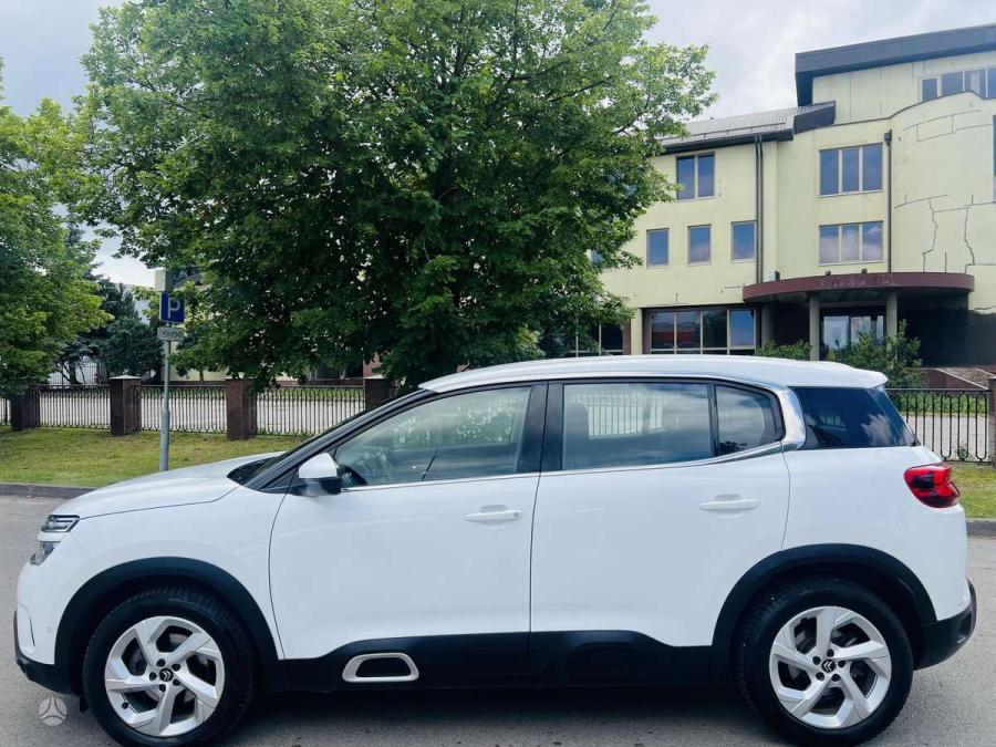 White Citroen C5 Aircross 2022 in Kaunas, with an engine capacity of 1.50 L and mileage of 225 thousand km for 10999 €, photo 4 on AUTOMOTO.COM.LV